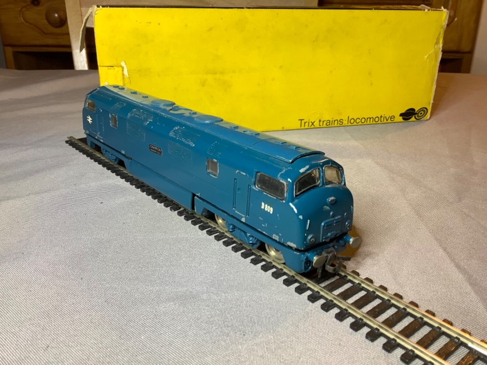 Trix Trains 1123 2 Rail BR Blue Class 42 warship Diesel Loco D809 ...