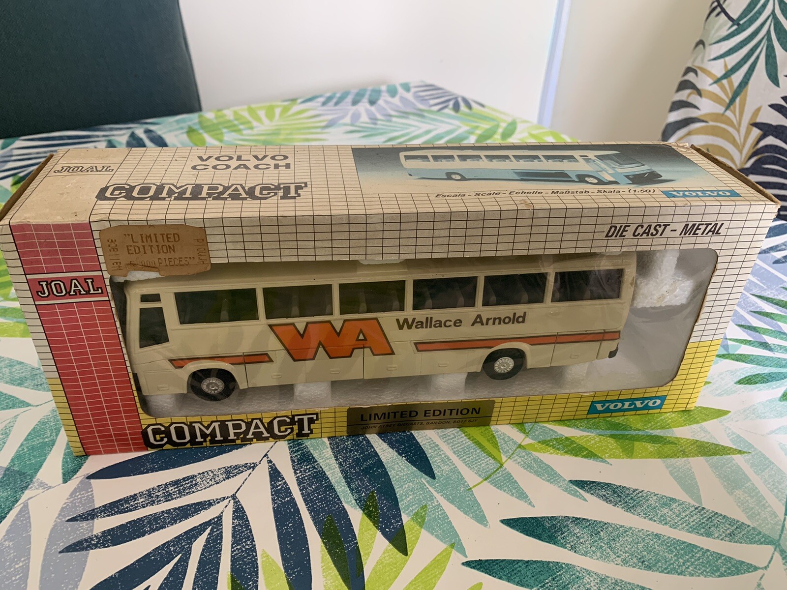 JOAL 1/50 SCALE DIE CAST VOLVO C10M WALLACE ARNOLD COACH | eBay UK
