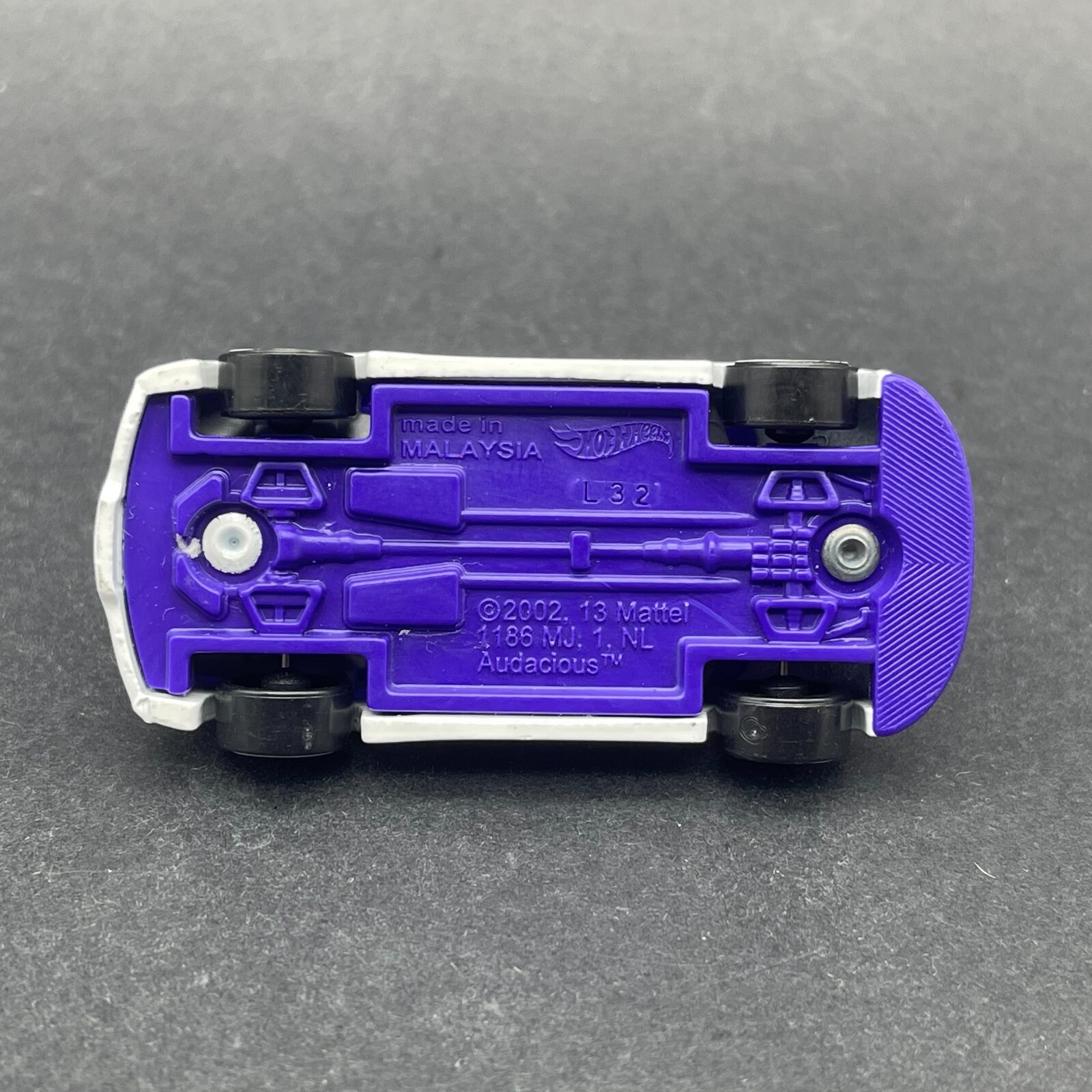 2018 Hot Wheels Audacious Checkmate Car White Pawn Chess Diecast 1/64 ...