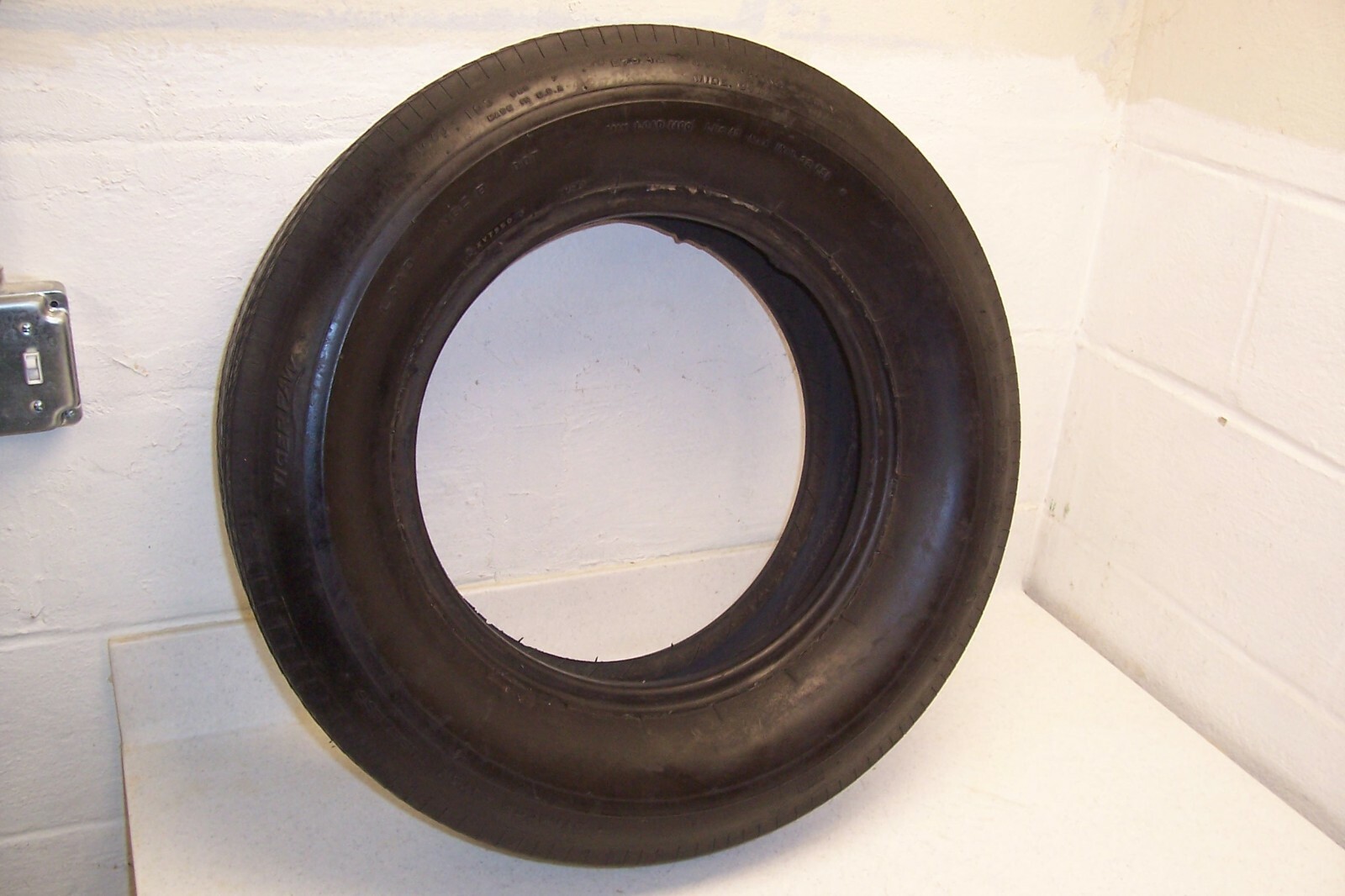 69 70 UNIROYAL TIGER PAW RED LINE TIRE E70 X 14 DOT CAMARO FIREBIRD ...