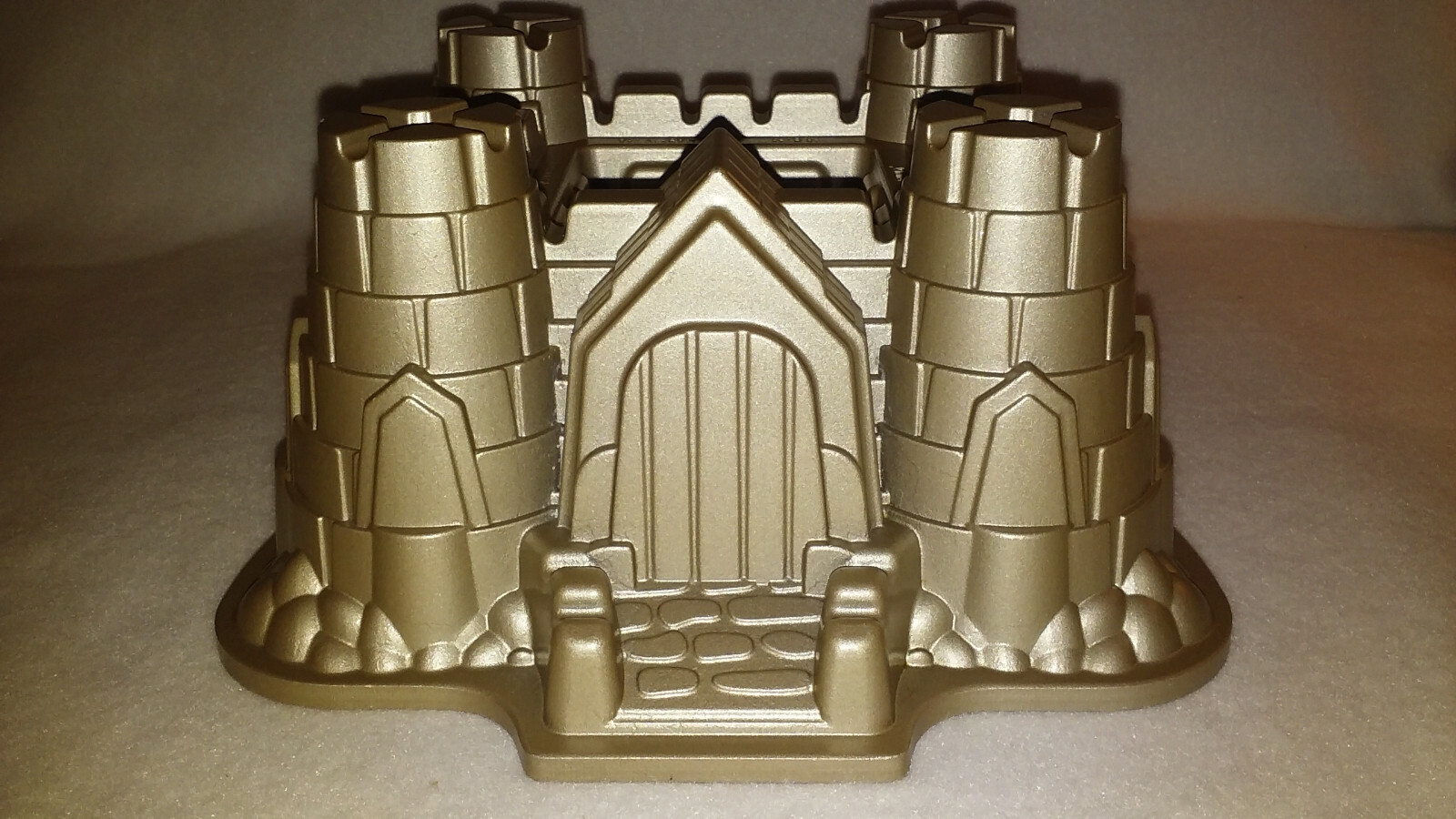 Nordicware Castle Bundt Cake Pan | eBay