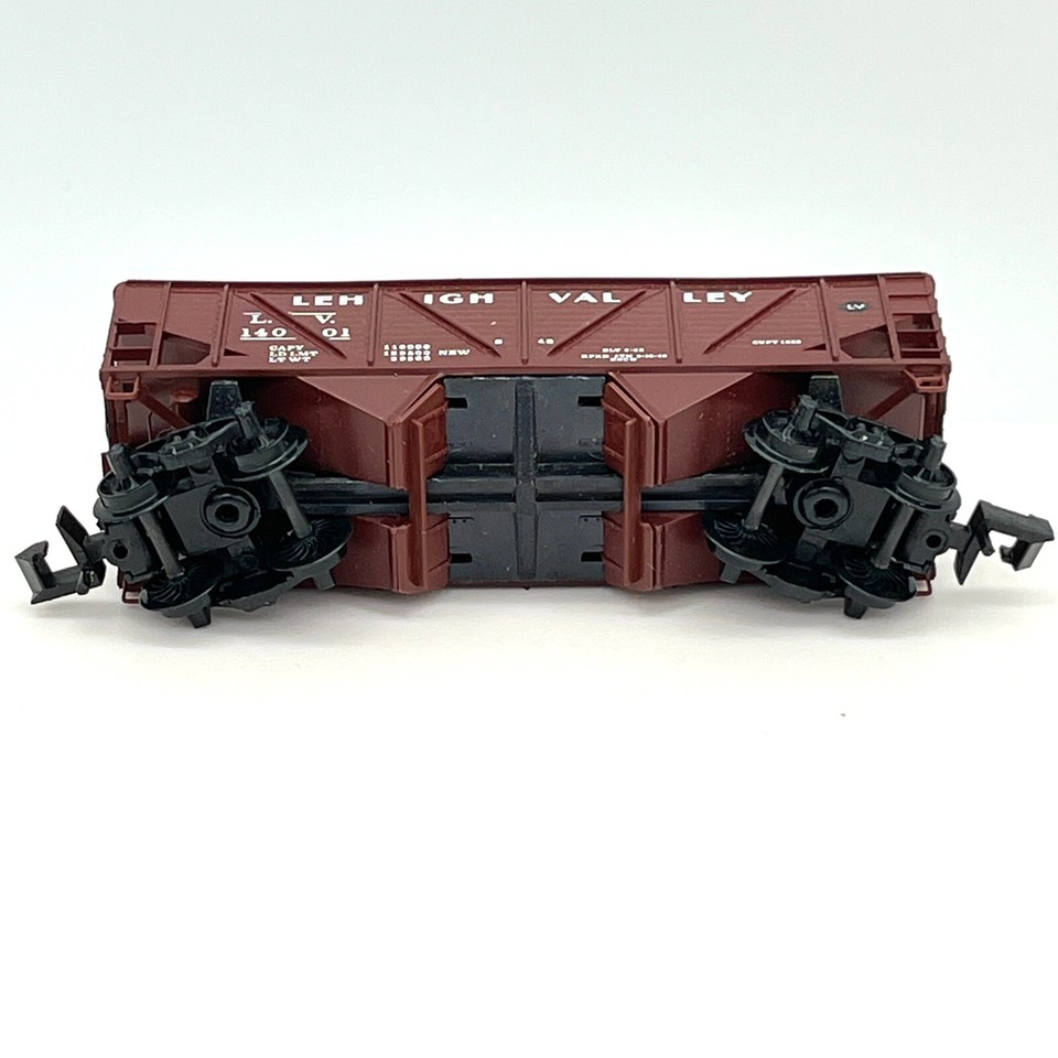 Micro-Trains 57031 Lehigh Valley 33 ft 2 Bay Composite Hopper LV 14001 ...
