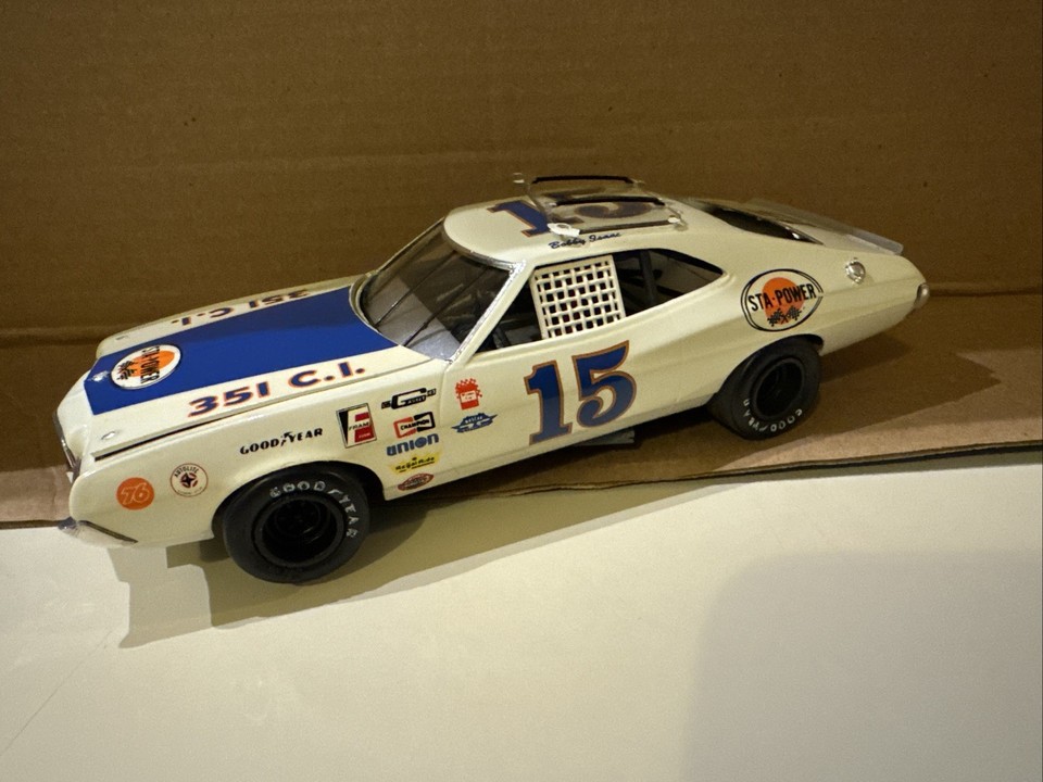 1/25 Built Up #15 Bobby Isaac Ford Torino Model Car. Free Shipping | eBay
