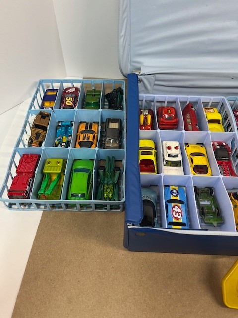 Vintage Matchbox Case w/Cars, mostly Matchbox. 48 total. Case is ...