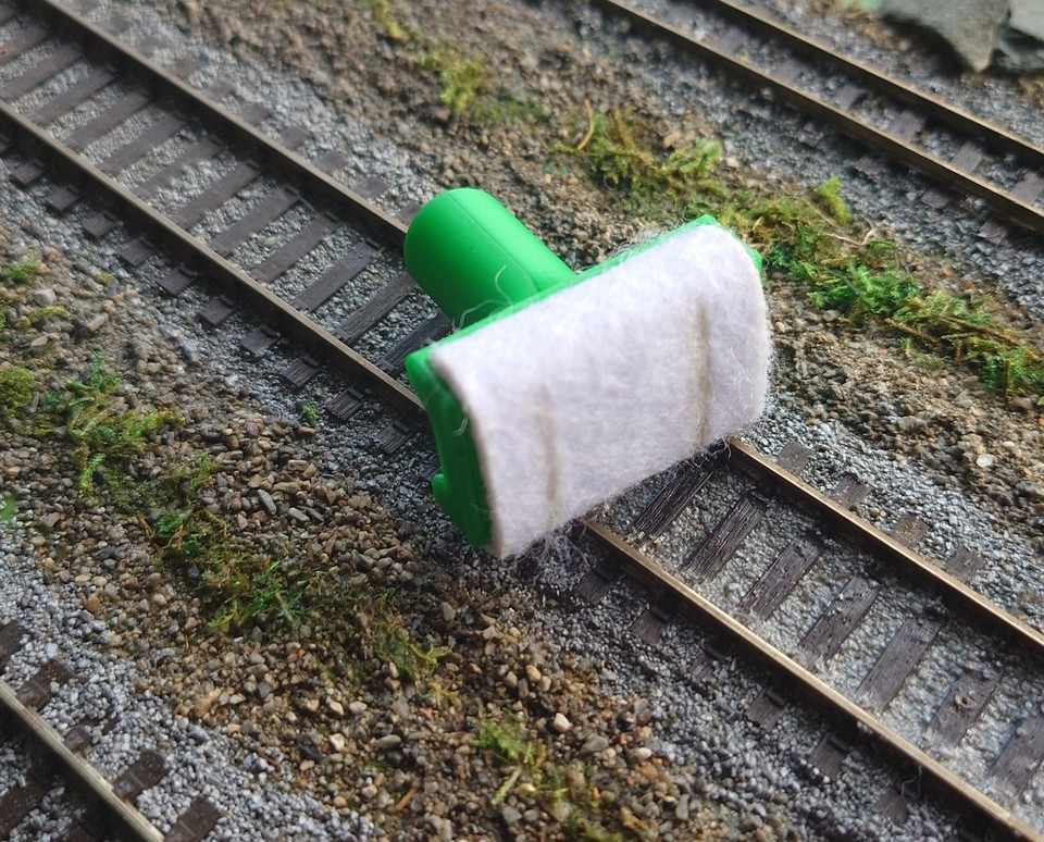 00 TT 009 Gauge Model Railway Hand Track Cleaner & Handle Combo Set ...