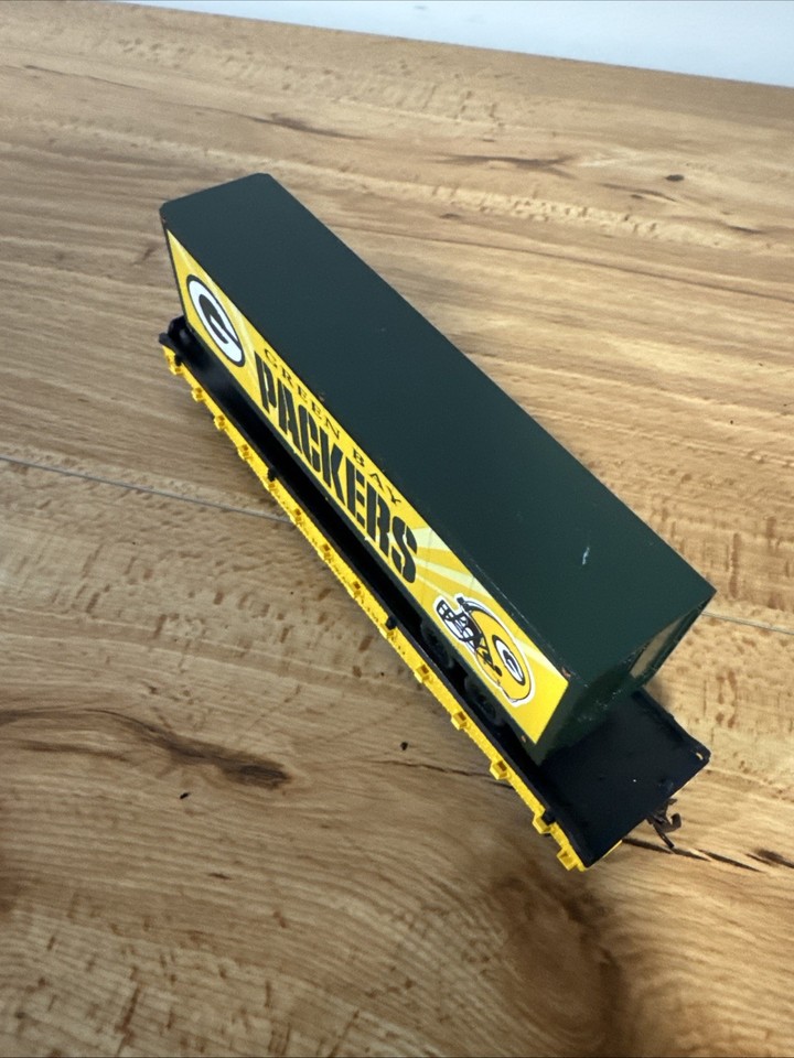Hawthorne Village NFL Football Green Bay Packers Locomotive HO Model ...