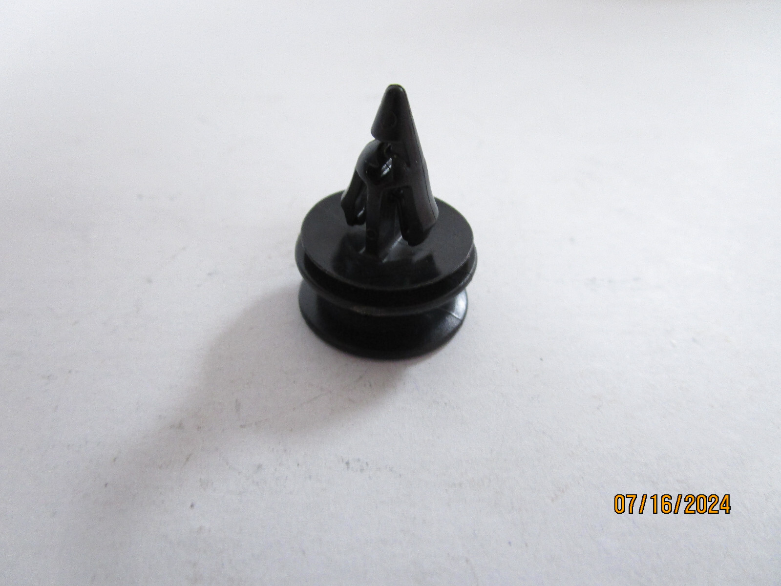 Genuine GM Front Compartment Front Sight Shield Clip 11547005 | eBay