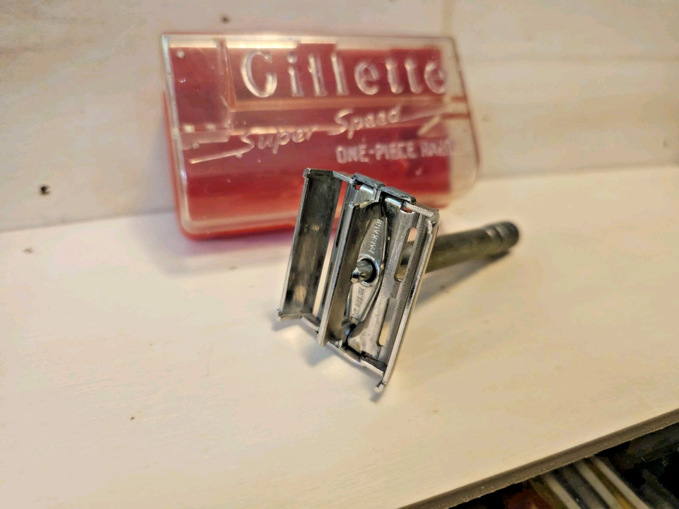 Vintage 1940s Gillette Super Speed One-Piece Safety Razor w/ Red Case ...