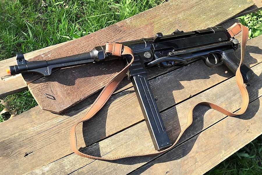 Non-Firing Denix Replica German MP40 Submachine Gun - Schmeisser - MP ...