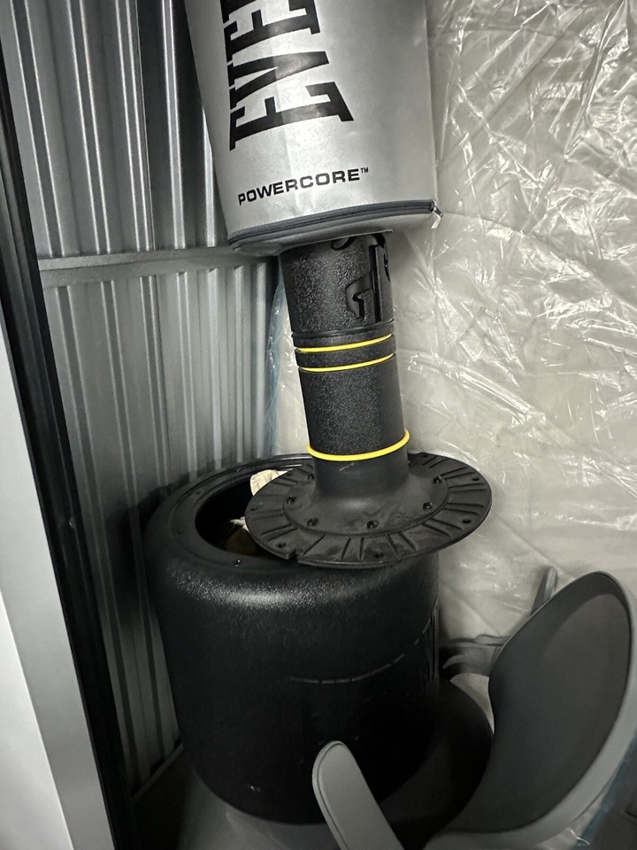 Everlast Powercore Freestanding Indoor Rounded Heavy Duty Fitness ...