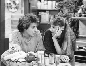 FAMILY TIES - TV SHOW PHOTO #39 - EPISODE PHOTO - Tracy Pollan | eBay