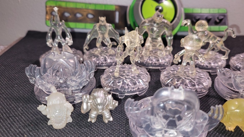 Ben 10 Projector Omnitrix Watch w/ 10 Crystals & 5 Mini Figures ...