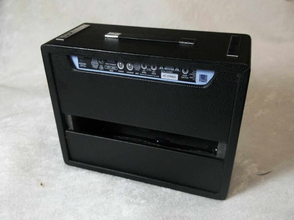 FENDER MINIATURE REPLICA DELUXE REVERB CLASSIC MINI AMPLIFIER 1/6 SCALE ...