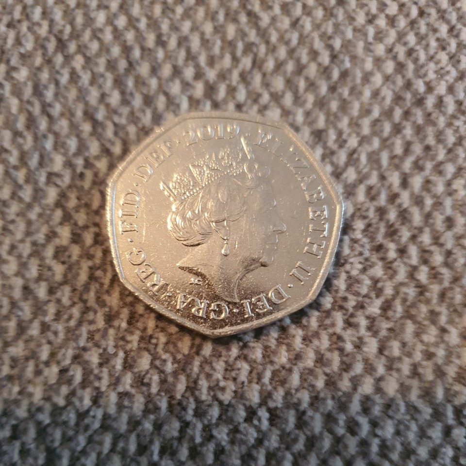 RARE ROYAL SHEILD 50p UK COIN DATED 2019 COLLECTIBLE CIRCULATED COIN ...