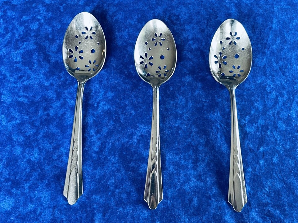 Ekco Silver Stainless Flatware Silverware Chevron EKS7 pattern 51 Pc ...