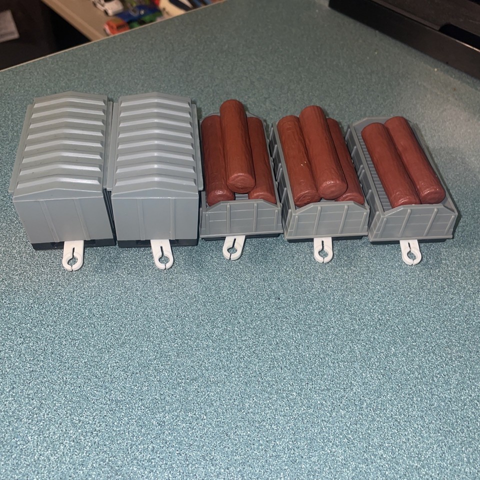 Thomas & Friends TOMY Trackmaster Lot Of Train Cars Boxcar Log Car Logs ...