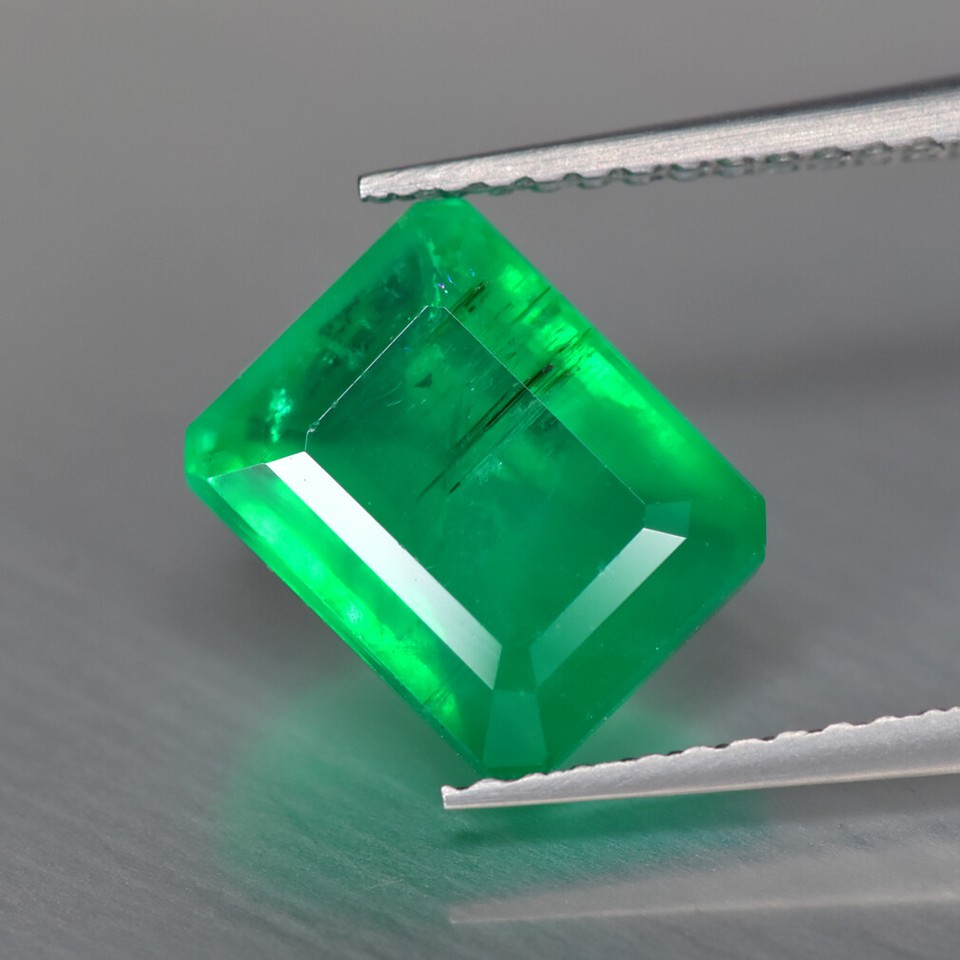 2.75Ct Incomparable AAAA+ Grade Intense Green Color Natural Zambian ...