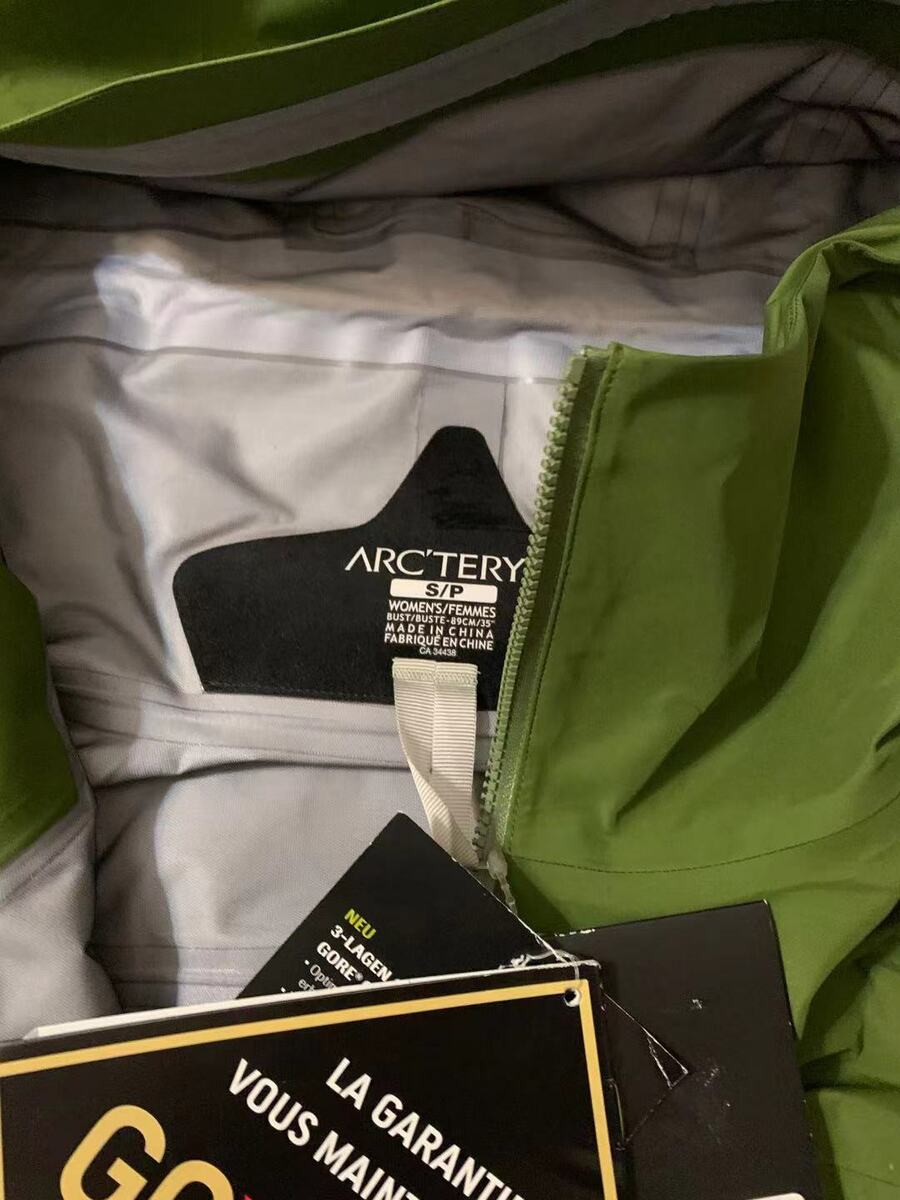 NWT Arcteryx Womens Zeta LT Waterproof Jacket ~SIZE:S NWT Arcteryx Womens Zeta LT Waterproof Jacket ~SIZE:S
