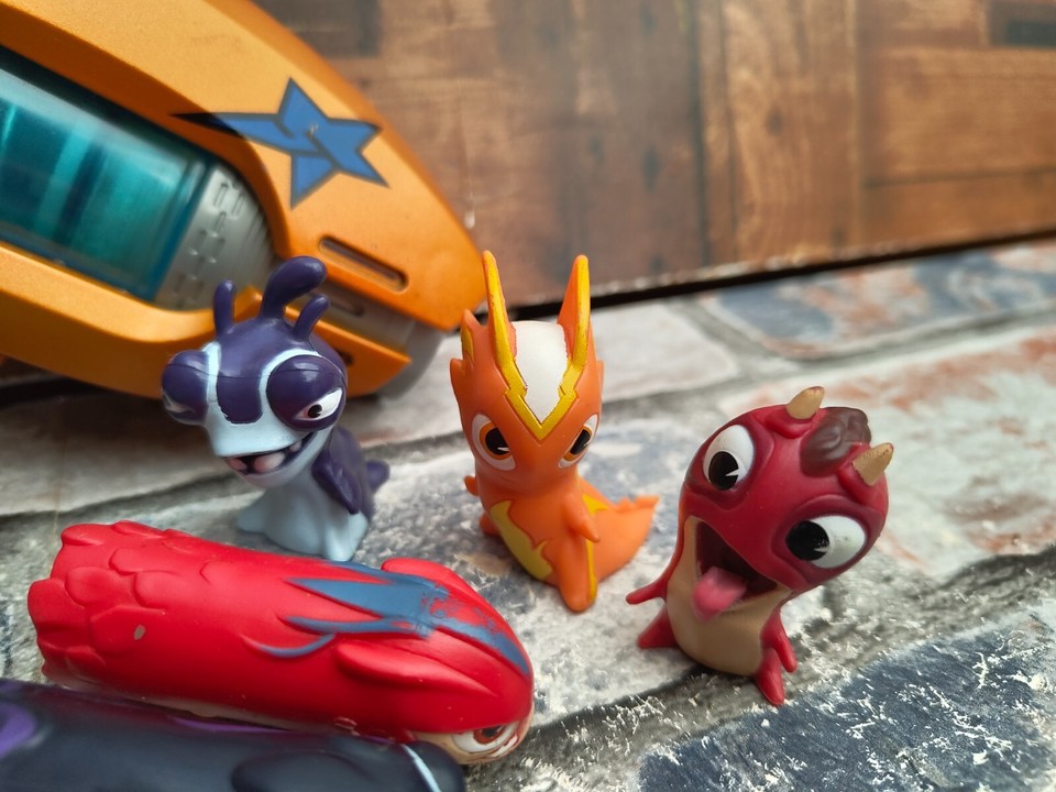 Slugterra Eli's Blaster plus Slug Bullets and Figures | eBay