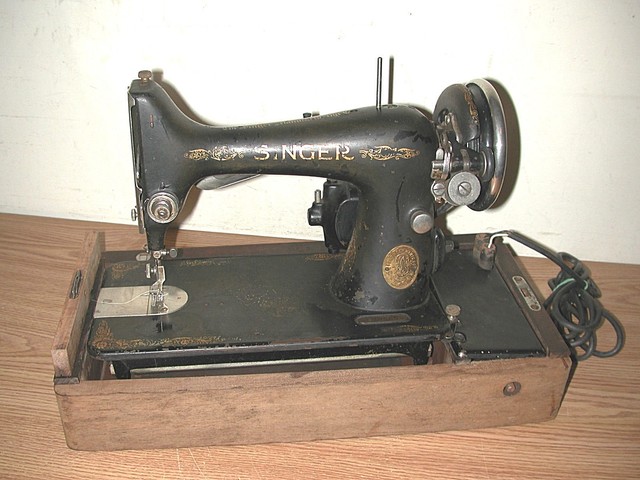 ANTIQUE VINTAGE SINGER BLACK METAL ROTARY SEWING MACHINE | eBay