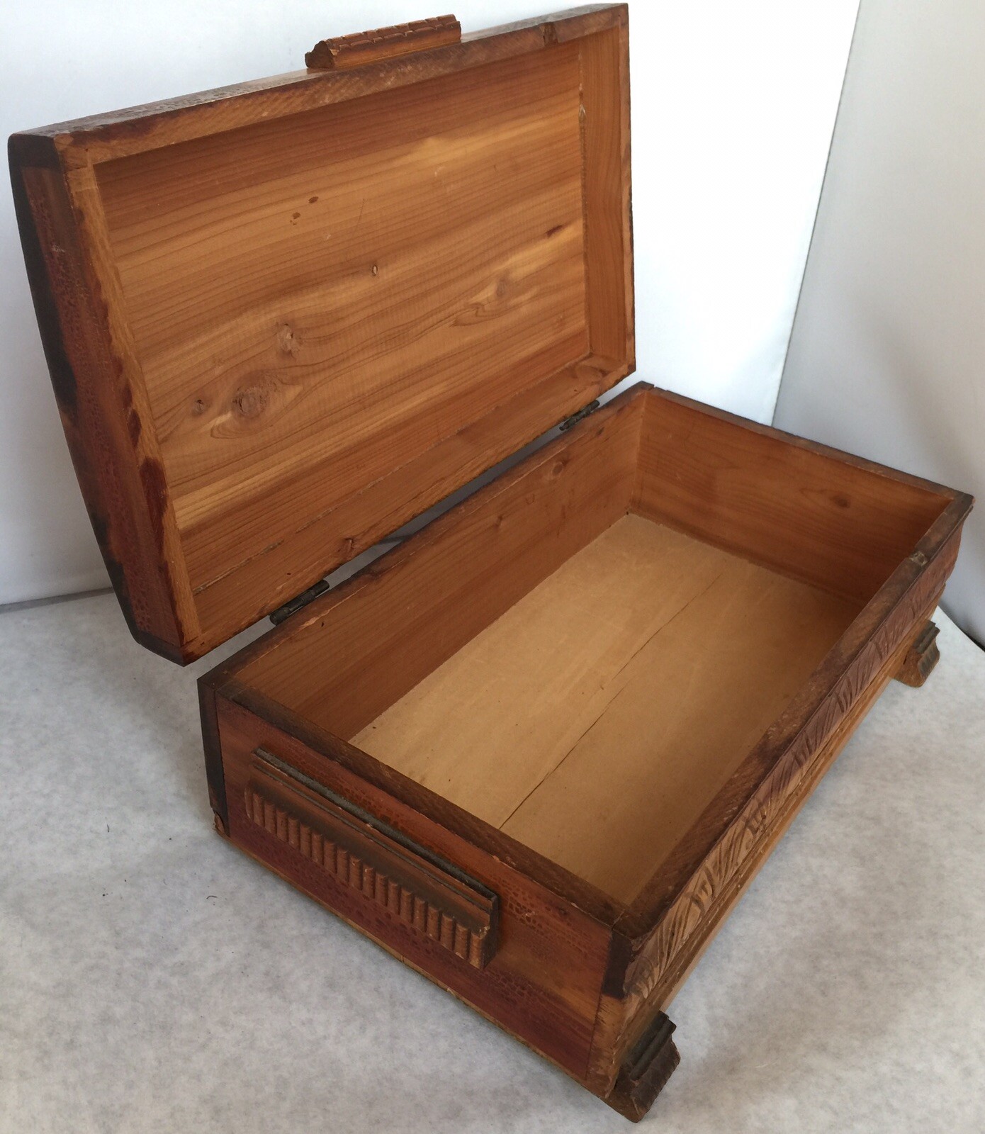 Vintage Hand Carved Hunting Scene Beautiful Detail Wooden Trinket Box ...