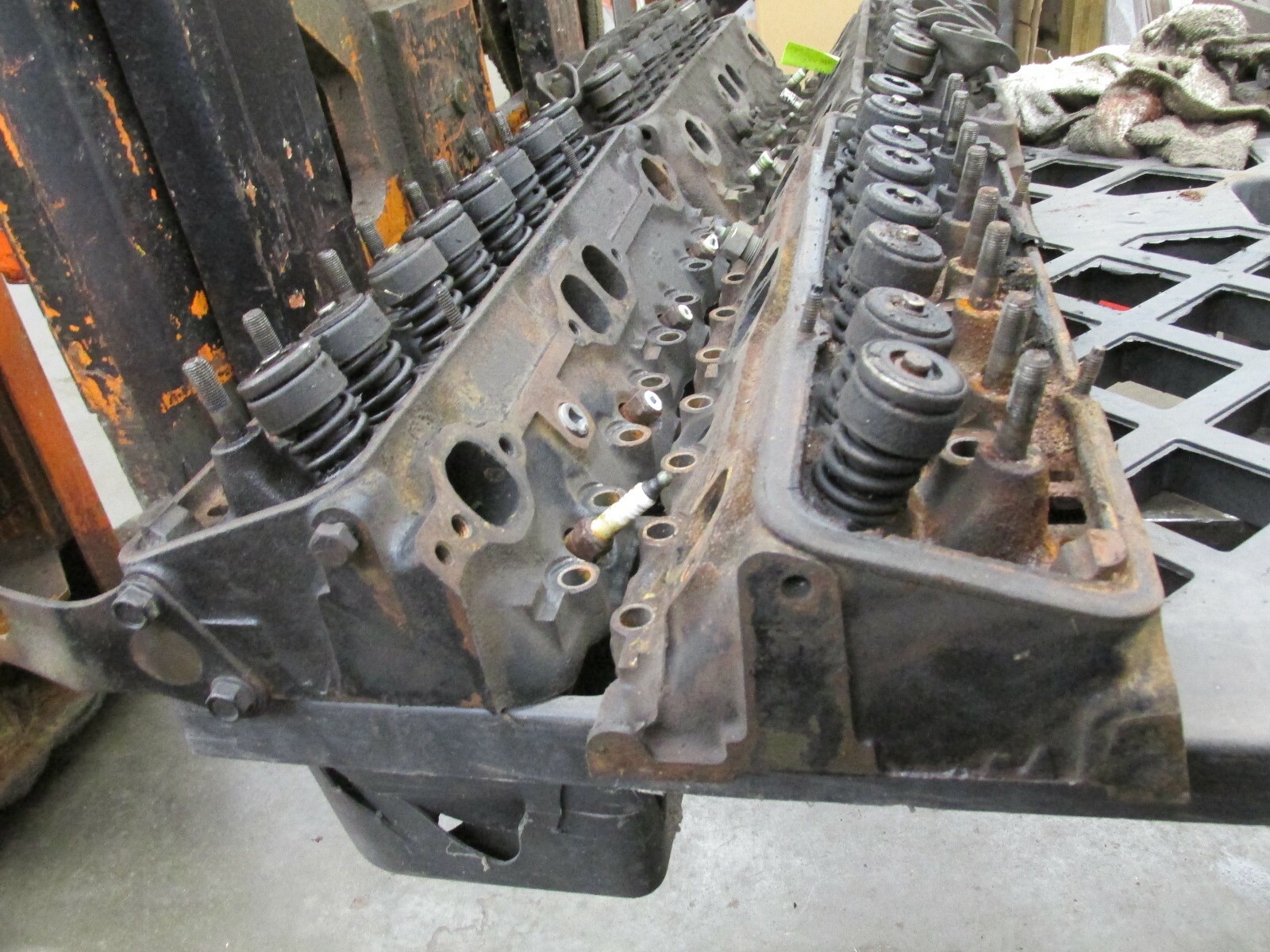 1995-98 Small Block Chevy 350 Car Truck Heads 10147898 Stock Heads to ...
