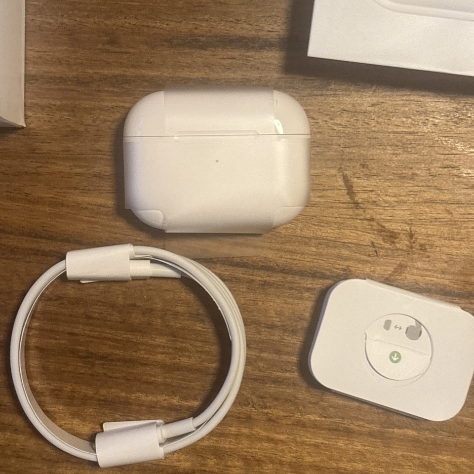 Apple AirPods Pro 2nd Generation with MagSafe Wireless Charging Case ...