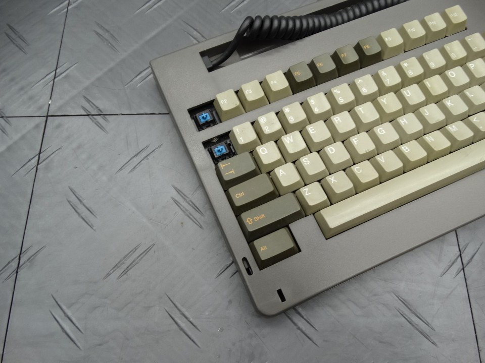 Compaq Mechanical AT/XT Keyboard Mainframe Collection Gray (Missing ...