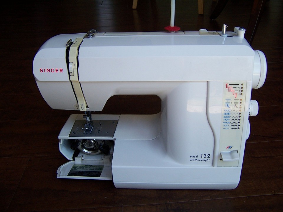 SINGER 132 Featherweight Sewing Machine | eBay