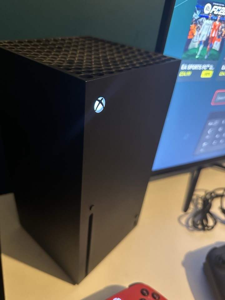 Xbox Series X Gaming Set Up (Monitor, Headset, Controllers And Cables ...