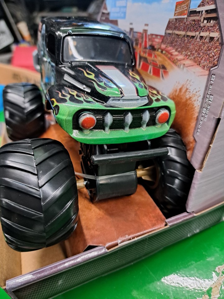 GRANDMA GRAVE DIGGER Large 1/24 One Time Release Rare Htf Vintage Grave ...