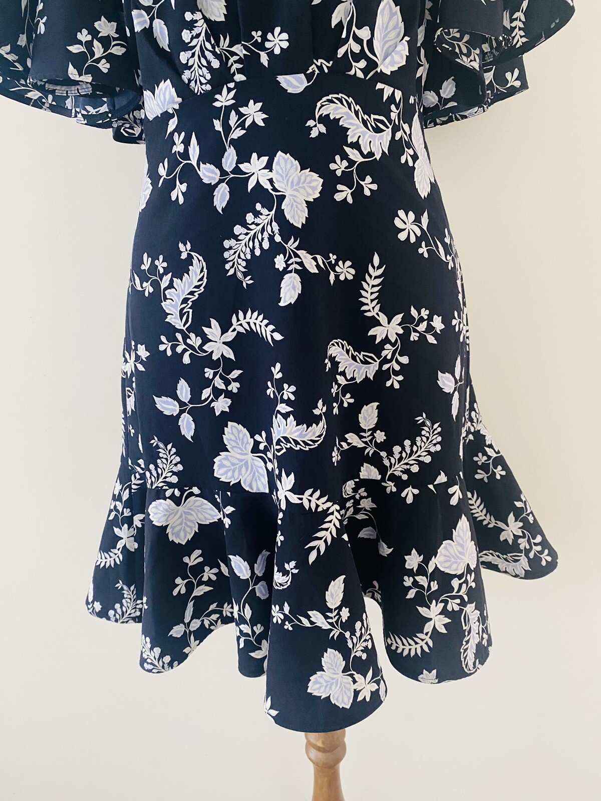 Witchery Mini Dress Size 6 Navy Blue White Floral Flutter Sleeve Ruffle ...