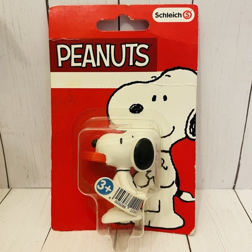 Schleich Peanuts Snoopy With His Super Dish Figure 22002 | eBay