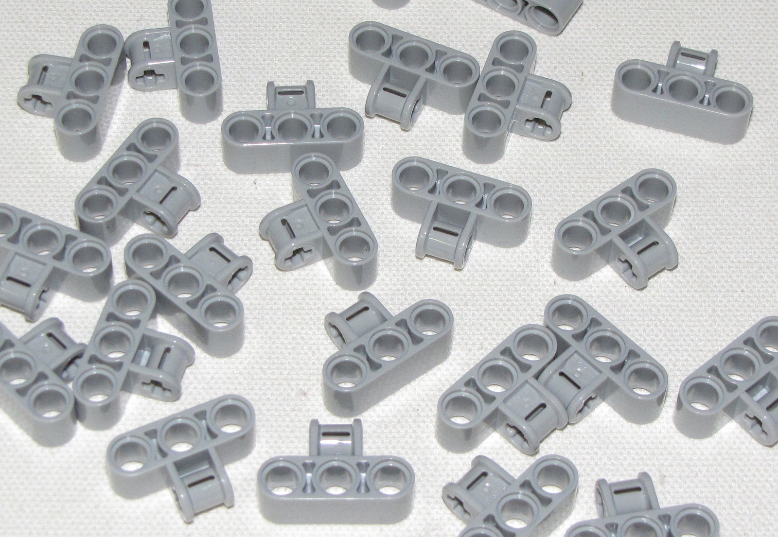 LEGO LOT OF 25 LIGHT BLUISH GREY AXLE AND PIN CONNECTOR PERPENDICULAR ...