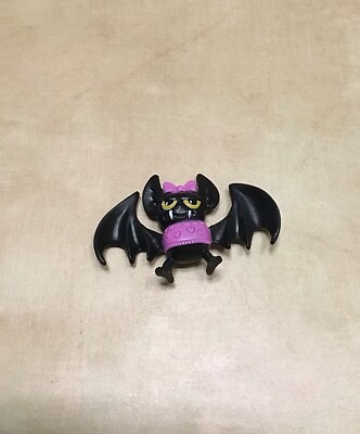 Monster High Draculaura - Draculocker- pet bat PINK shirt COUNT ...