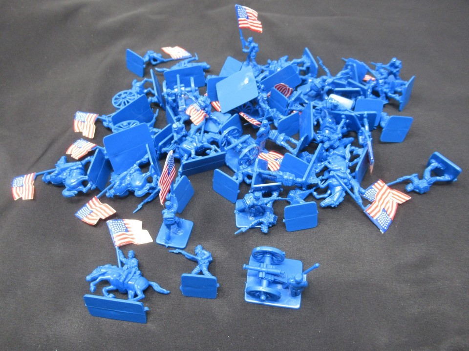 Battle Cry Board Game Confederate Army Pieces almost complete & Union ...