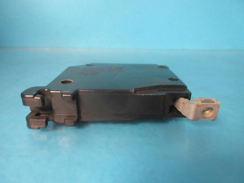 LOT OF 10 CUTLER-HAMMER 20 SWD CIRCUIT BREAKER CH120 120/240 V 20A 1 ...