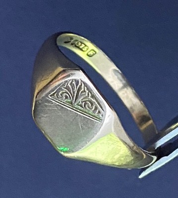 Rare 9ct yellow gold Chester hallmark signet ring engraved vintage Not ...