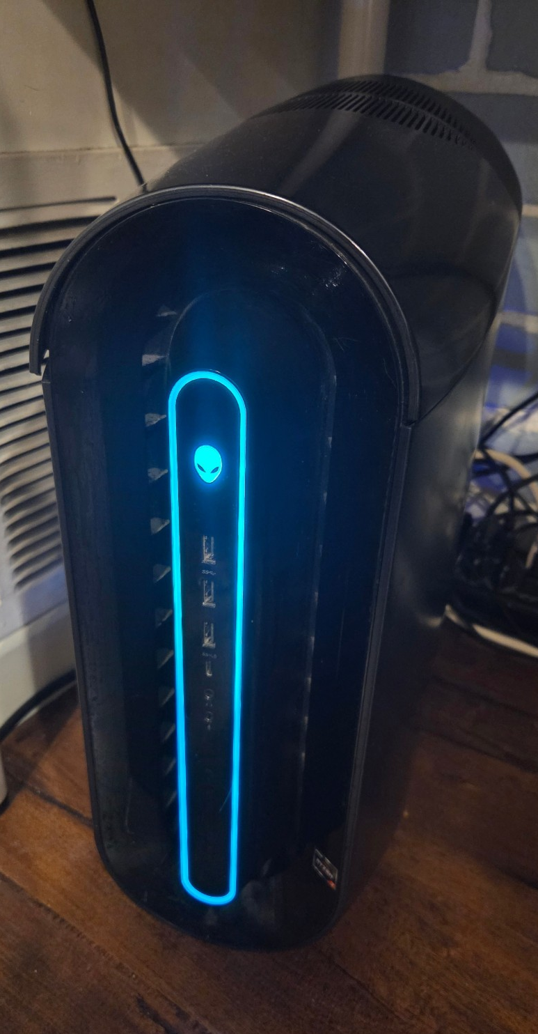 Alienware Aurora R10, Ryzen 7 3700X, 32GB DDR4, 512GB SSD M2 + 2TB HDD ...