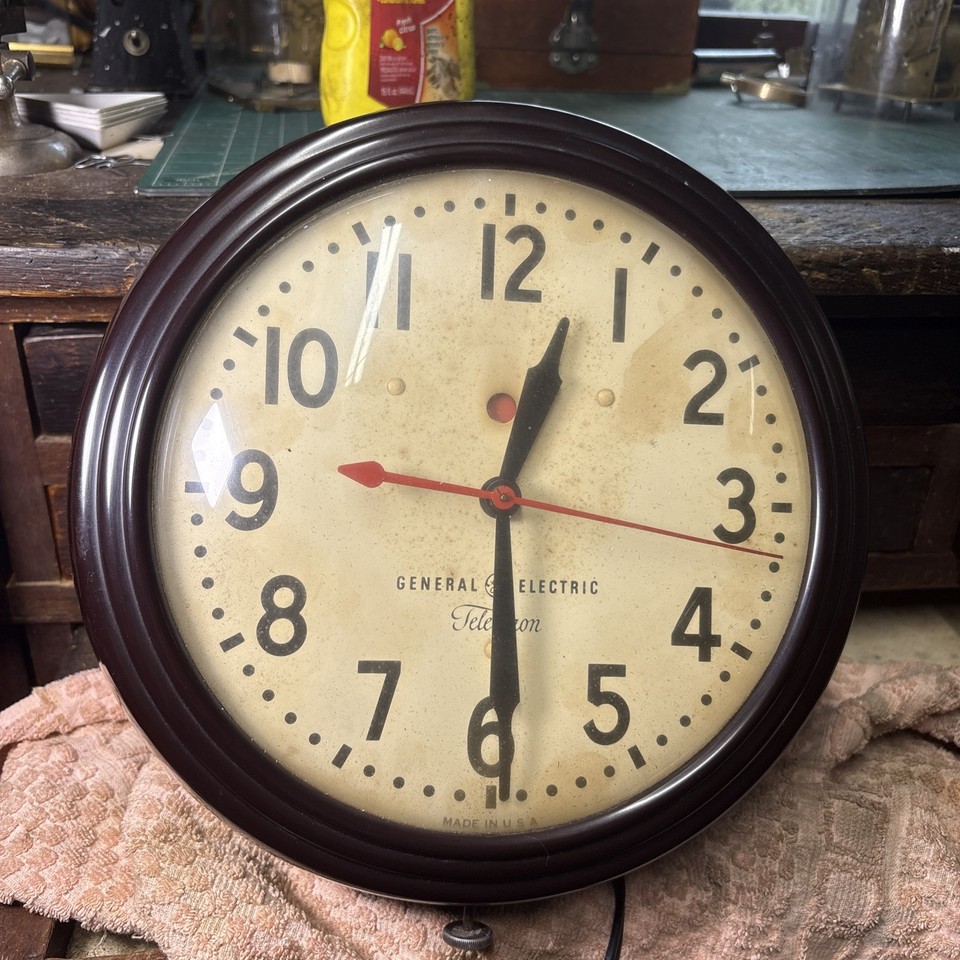 Vintage Brown Bakelite General Electric 11" Red Eye Wall School Clock 1 ...