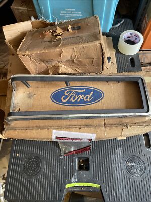 NOS 1977 MERCURY MONARCH TAIL LIGHT BEZEL | eBay