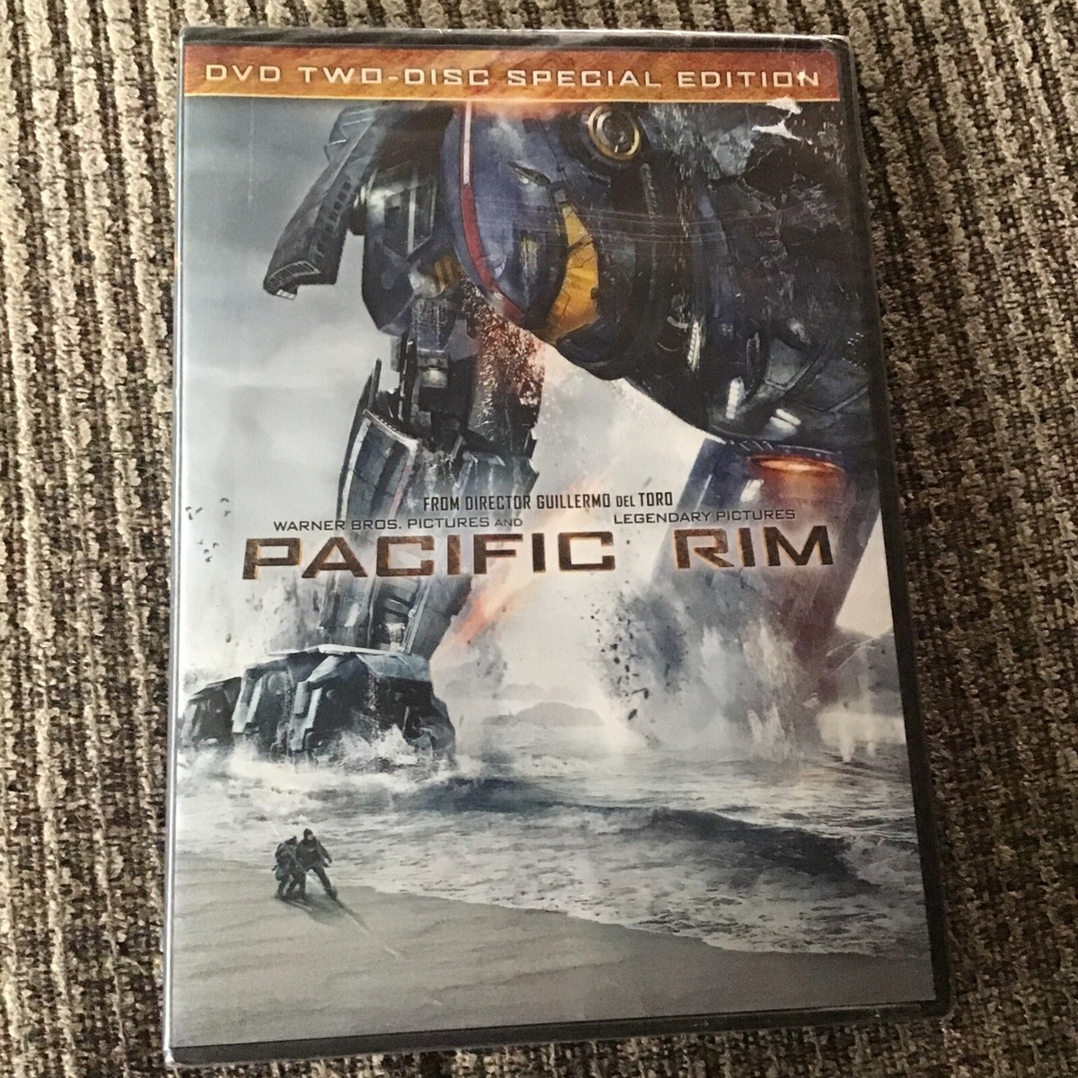 Pacific Rim 2013 Dvd Cover Legendary Comics Launches Kickstarter For