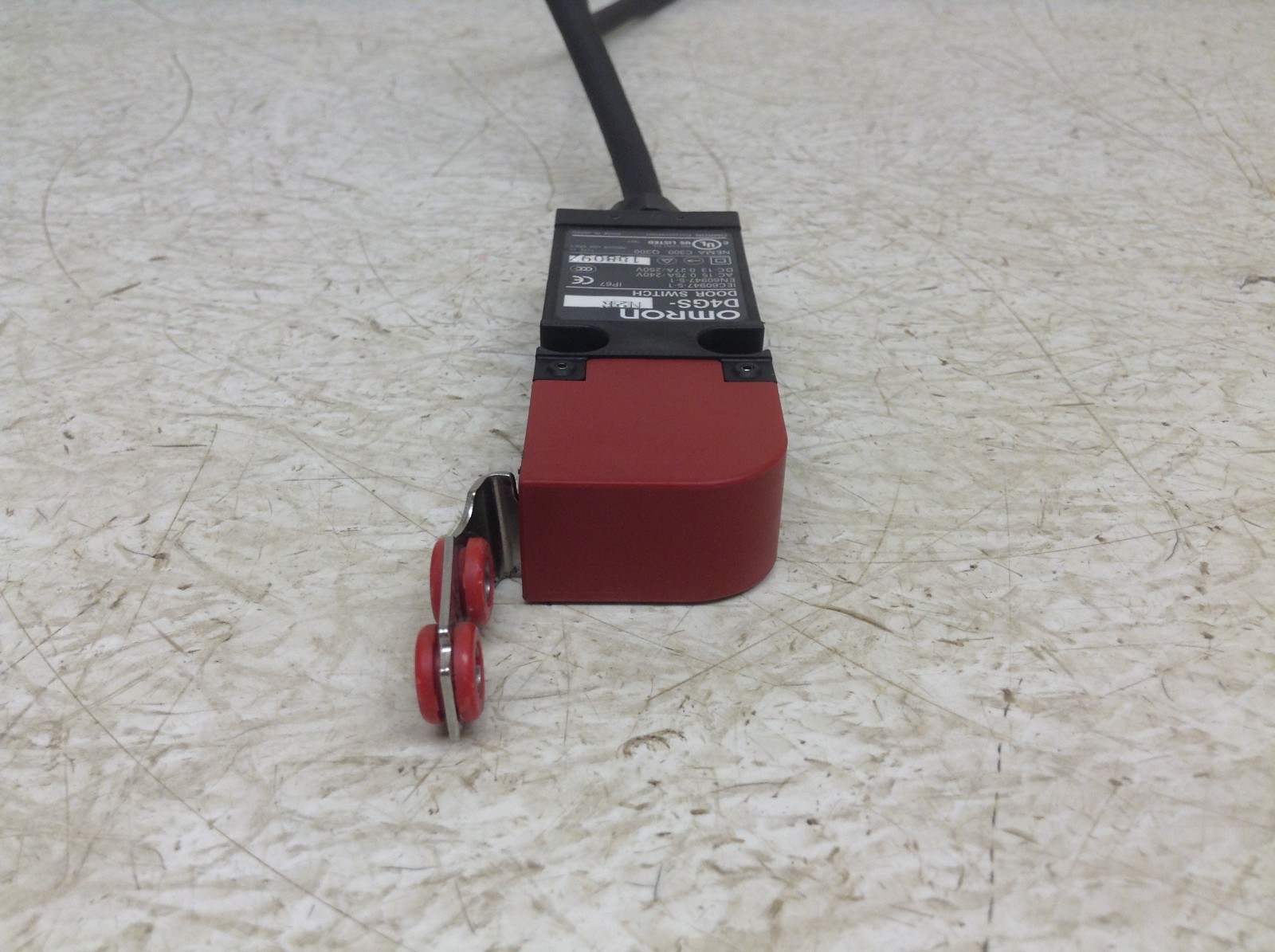 Omron D4GS-N2R Safety Interlock Door Switch D4GSN2R (TBI) | eBay