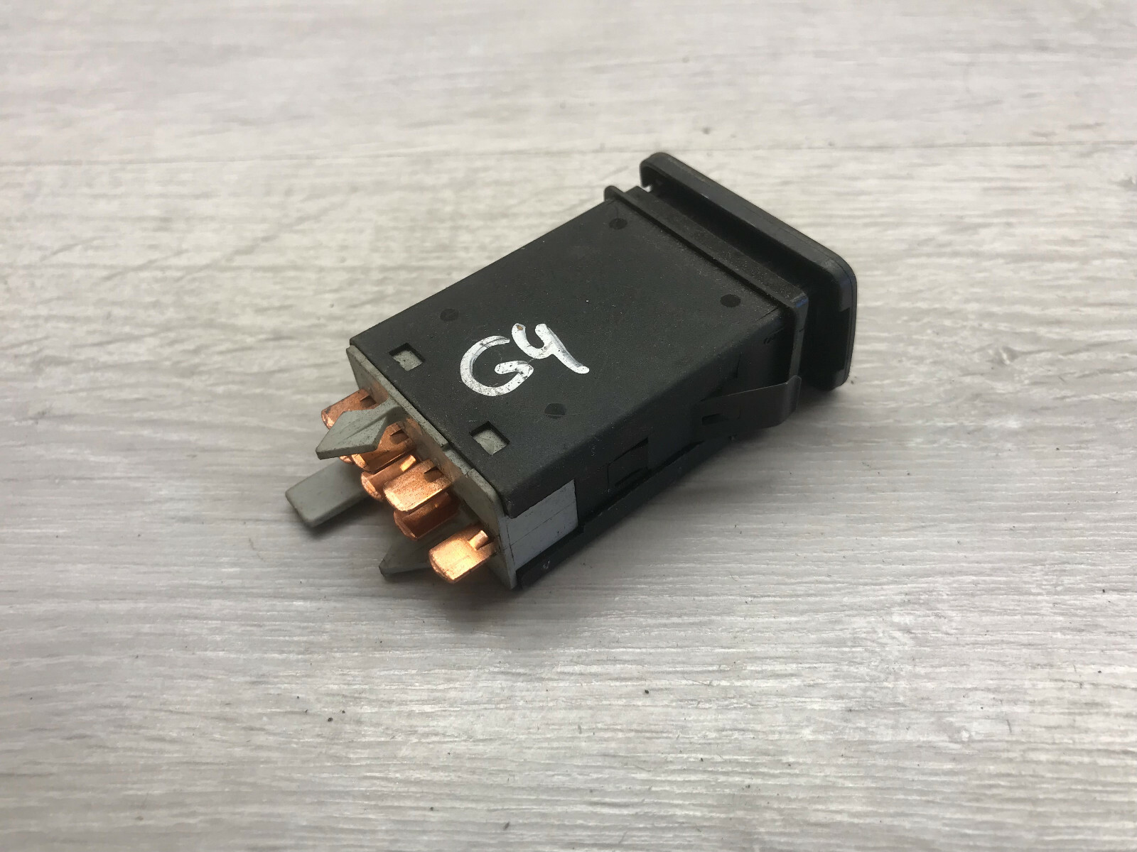 A186 2000 VW Golf Interior Dashboard Hazard Warning Control Switch ...