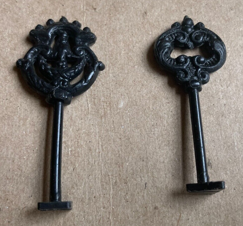 Vintage 1965 Transogram Green Ghost Black Triangle & Square Key Game ...