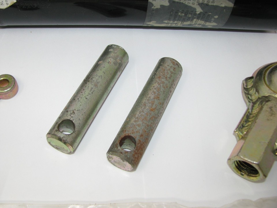 Bomag CYLINDER SCREED LIFT 813 3220122 Pin Anchor End Adjustable ...