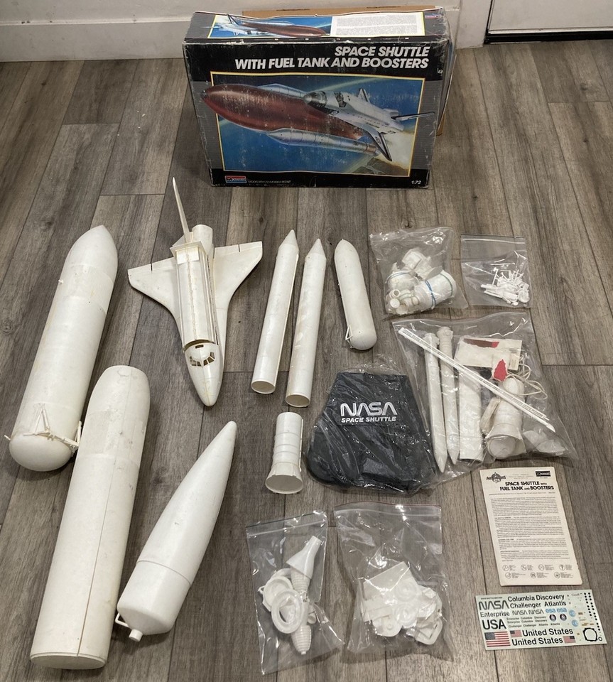 MONOGRAM Space Shuttle w/fuel tank and boosters 1:72 model kit 5900 pre ...