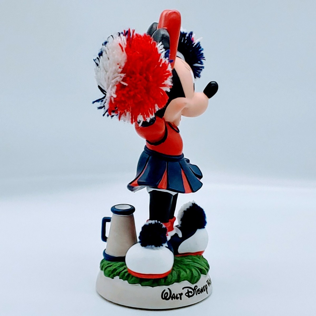 Minnie Mus Cheerleader Susan's Disney Family: Holiday Gift Guide: