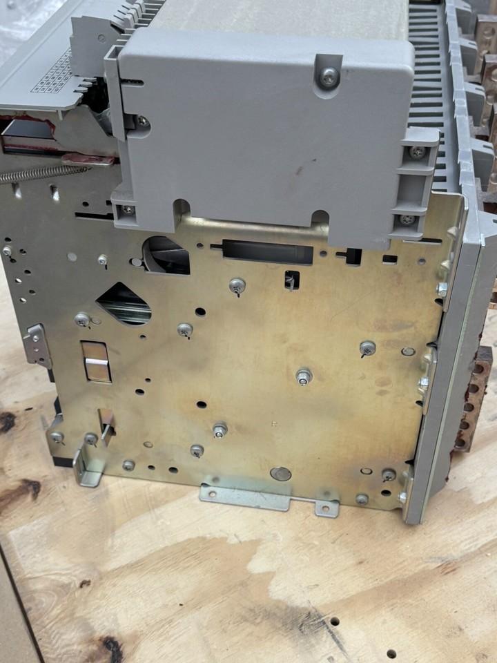 SCHNEIDER ELECTRIC NW40 H1 MASTERPACT CIRCUIT BREAKER 4000 A 4 P ...