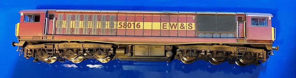 OO Gauge Heljan Class 58 016 EWS livery BNIB professionally weathered ...